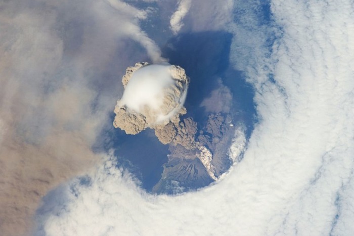 Stunning pictures of volcanic eruptions seen from space | Amusing Planet
